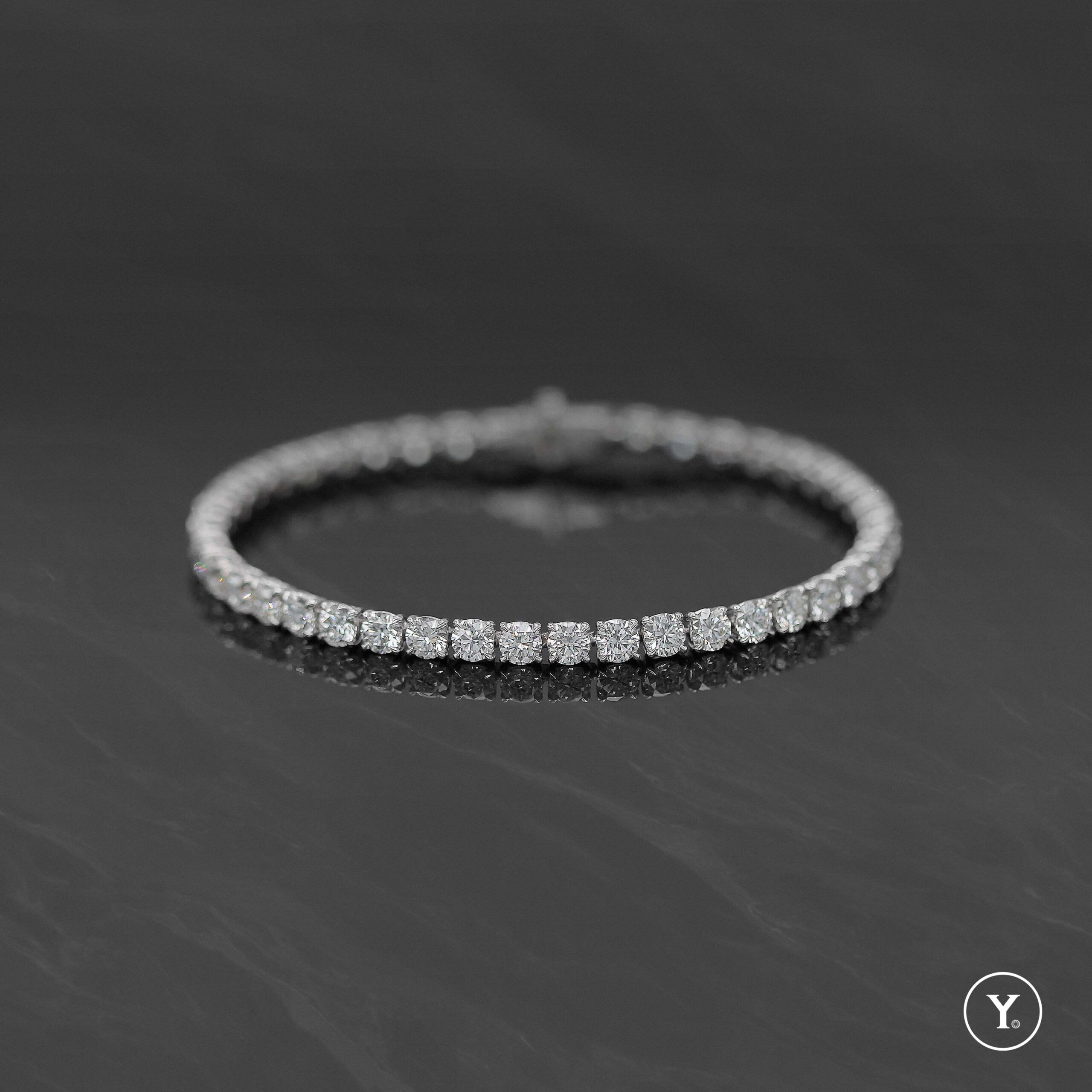 Straight Row White Diamond Br Round Diamond Tennis Bracelet In 18k